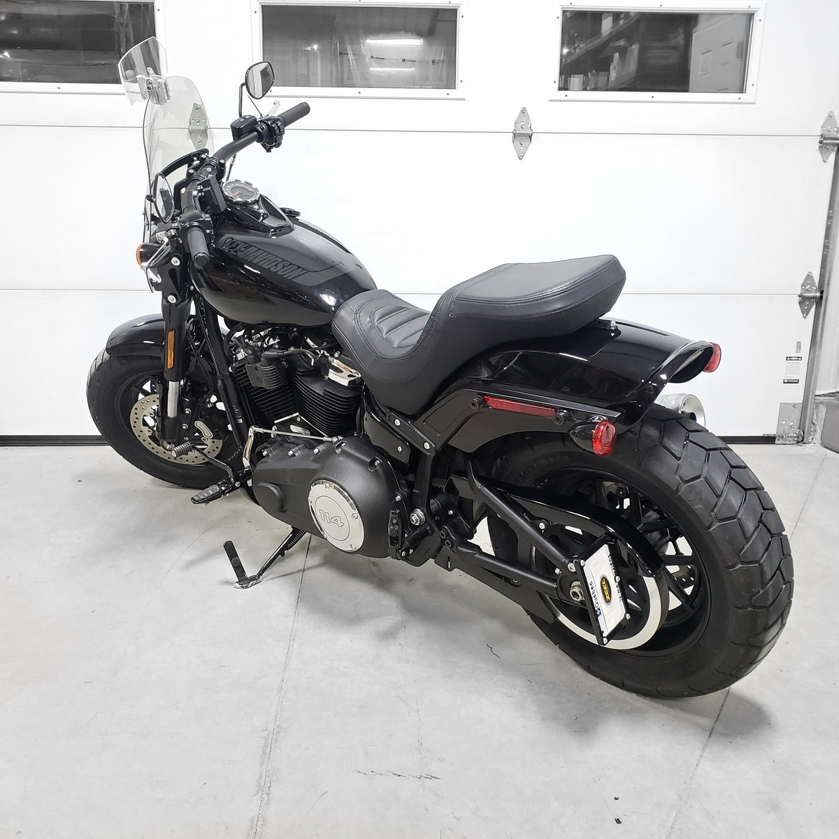 HARLEY FAT BOB - Side mount license plate bracket - Axle – ZEEL DESIGN